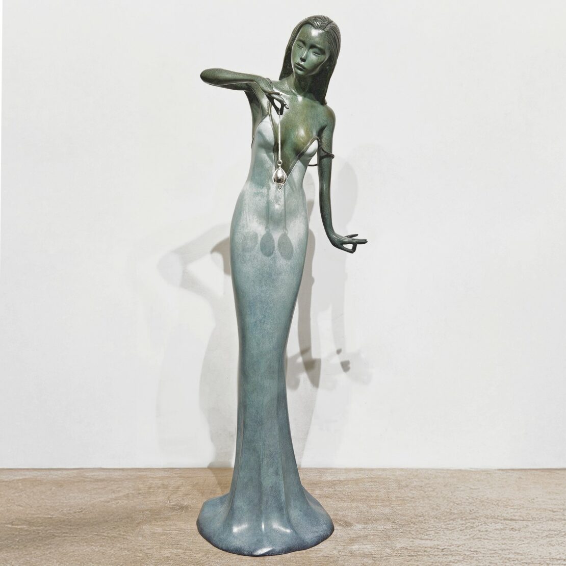 PORTEUSE DE LUMIÈRE | Galeries Bartoux