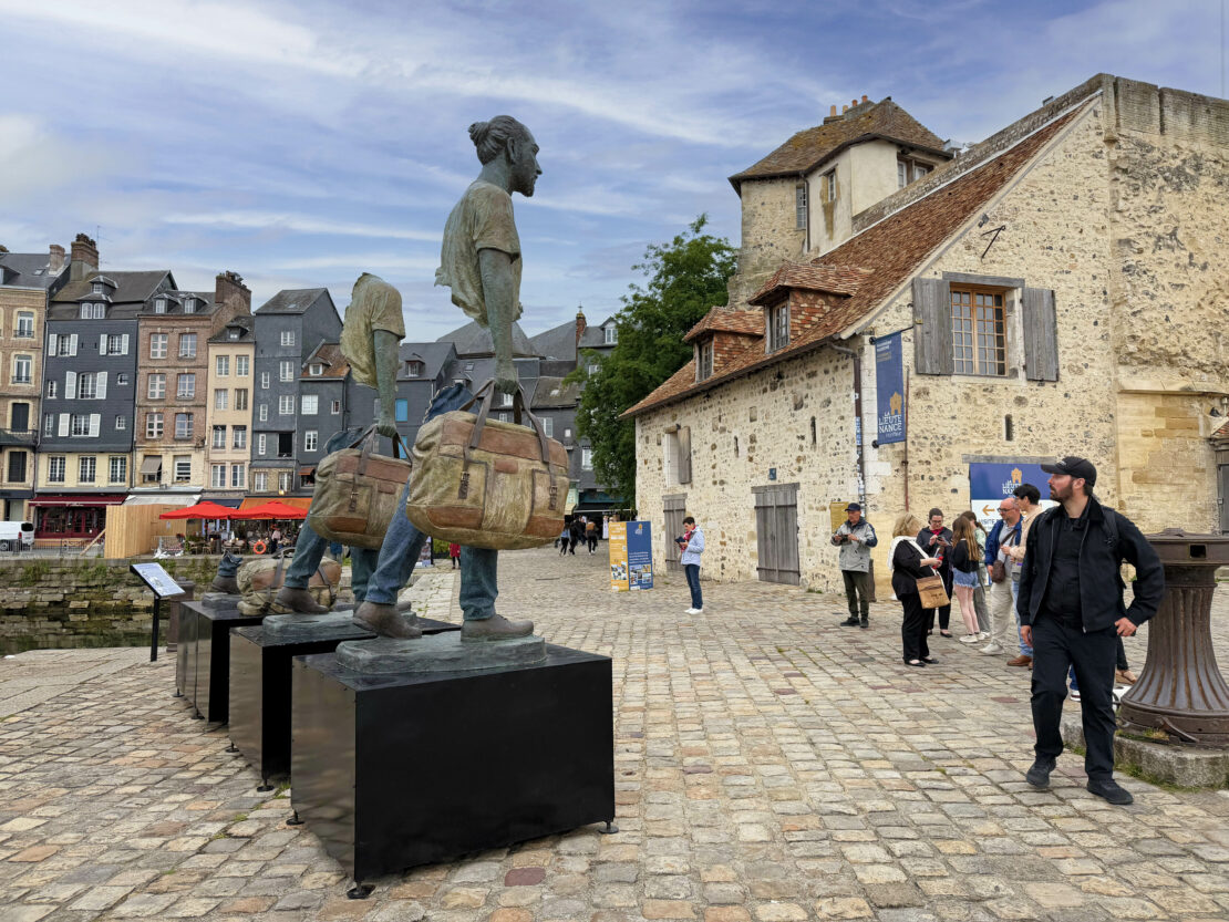 THE “VOYAGEURS” BY BRUNO CATALANO MAKE A STOP IN HONFLEUR | Galeries ...